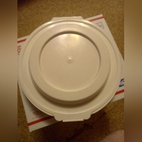 Pyrex | Kitchen | Pyrex Pie Keeper Carrier 2 White Plastic Shell Style ...